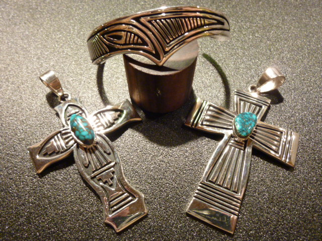 ワイルド感溢れる独特なオーバレイにハイグレードターコイズをセットした大人気アーティスト「Steven・Joe・Begay」作品計2点新入荷 ...