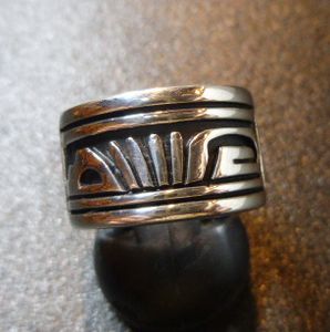 独特なオーバレイが日米共に人気の高い「Steven・Joe・Begay」作バンドリング新入荷! - インディアンジュエリー＆クラフト専門店 ...