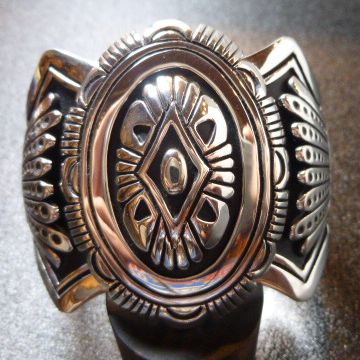 独特なオーバレイ&デザインが日米共に人気の高い「Steven・Joe・Begay」作別注ビッグワイズバングル新入荷! - インディアン ...