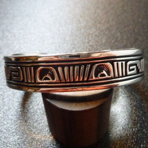 独特なオーバレイ&デザインが日米共に人気の高い「Steven・Joe・Begay」作バングル新入荷! - インディアンジュエリー＆クラフト専門 ...