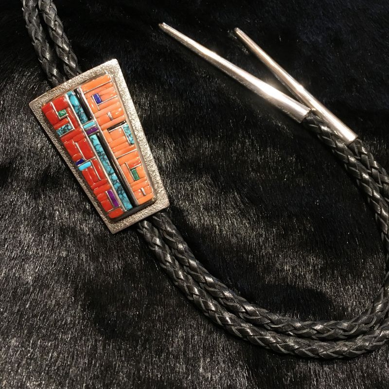 上質なメディタレニアン&ピンクコーラルをメインに狂いのない美しいインレイワークで仕上がったトップアーティスト「Fannie Bitsoi ...