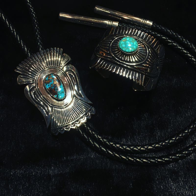 人気アーティストの一人故「Steven・Joe・Begay」作ターコイズ付ボロタイ&バングル2作品30％引き、SALEページへ記載致しました ...