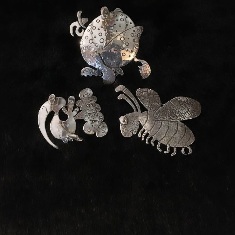 個性あふれる作風で現地で絶大な人気を誇るトップアーテイストの一人「Darrell・Jumbo」作ピンブローチ新入荷! - インディアン ...