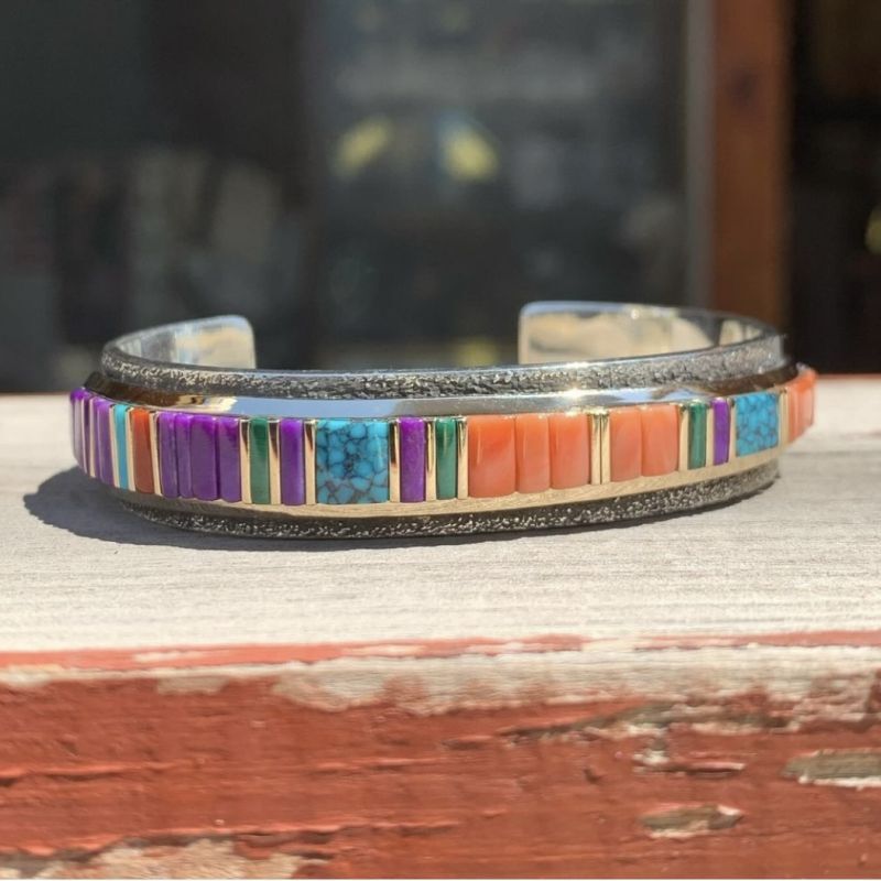 上品かつ美しいインレイワークに目を奪われるトップアーティストの一人「Bitsoi・Russell」作バングル新入荷! - インディアン ...