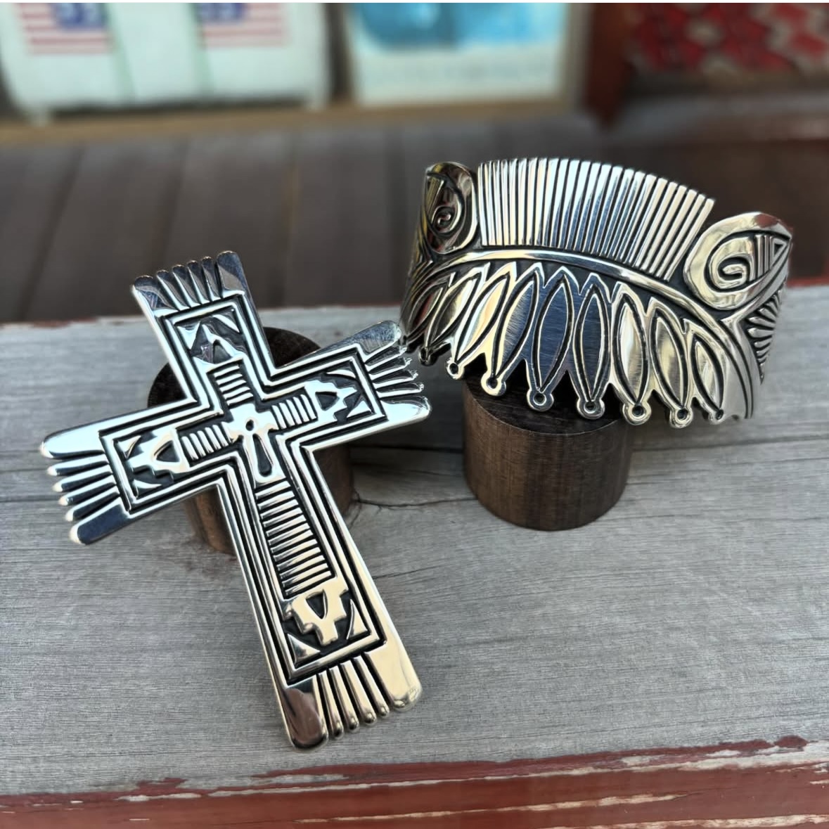 独特なオーバレイ&デザインが日米共に人気の高い故「Steven・Joe・Begay」作バングル&ビッグクロスペンダントトップ新入荷 ...