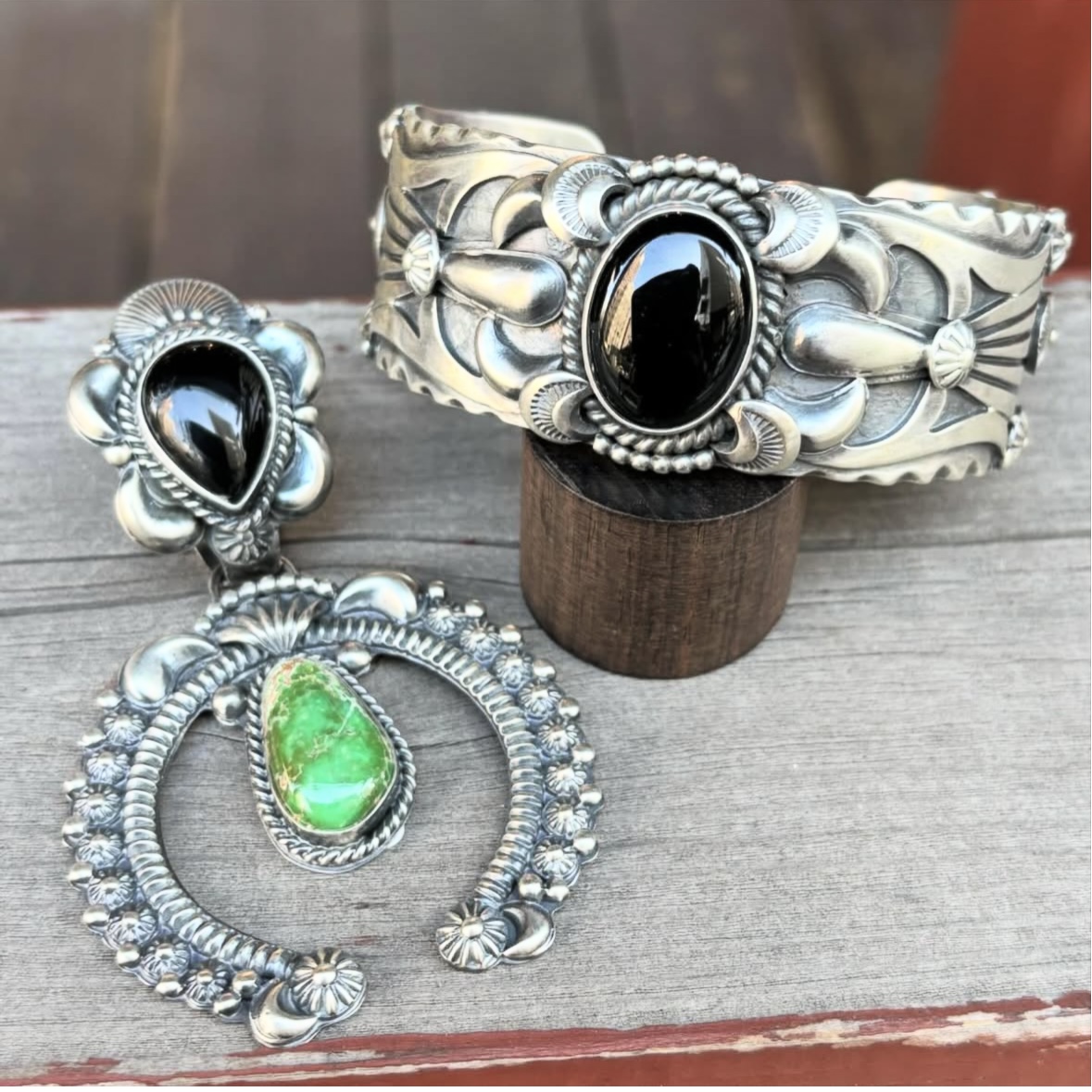 一目でわかるアップリケスタイルが人気の「Delbert・Gordon」作別注キャリコレイク&オニキス付ナジャペンダント&バングル新入荷 ...